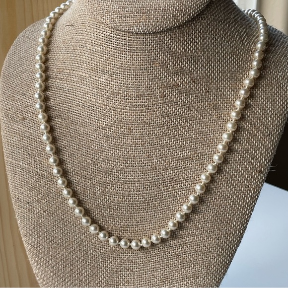 Vintage | Jewelry | Classic Single Strand Of Pearls Necklace | Poshmark
